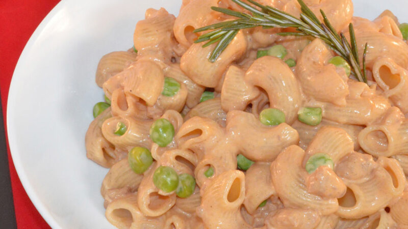 Creamy Elbow Pasta with Meat and Chipotle - La Moderna USA